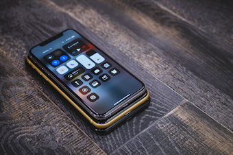 Twitterをダークモードに設定する方法！【iPhone/Android】 | Aprico